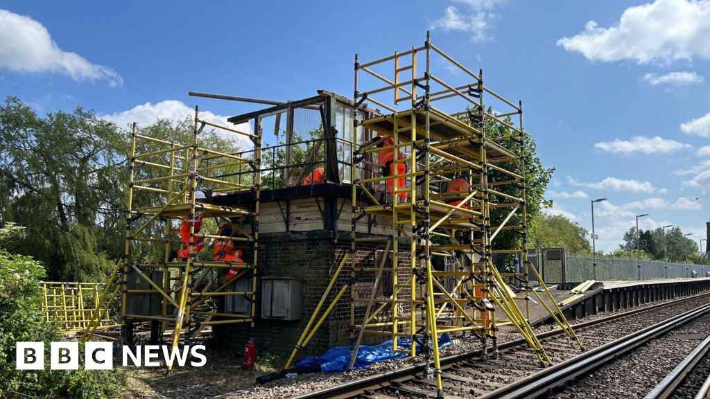 Historic signal box dismantled for relocation from Kent to Cornwall