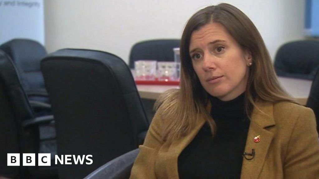 Cardiff prison governor Helen Ryder welcomes report - BBC News