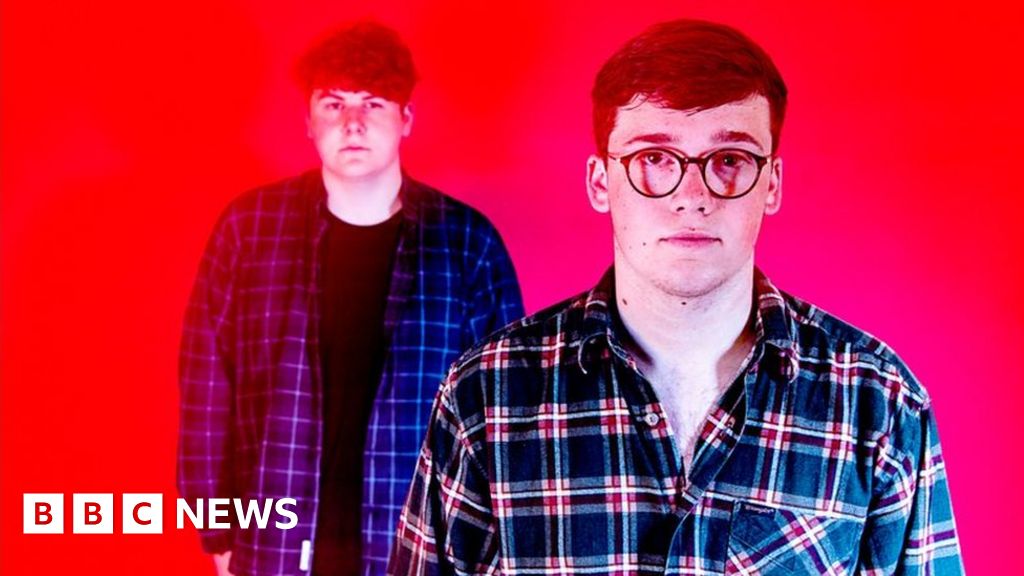 First Welsh song to hit one million Spotify plays - BBC News