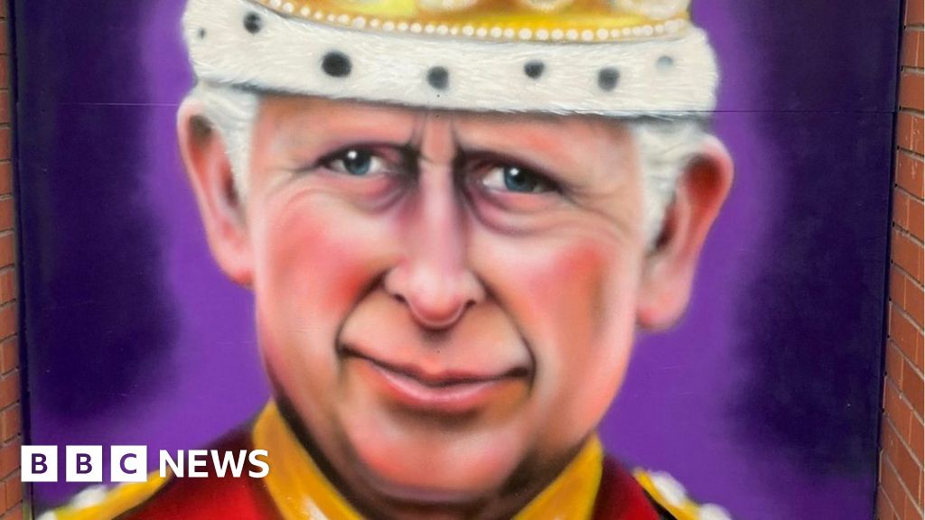 St Albans street artist captures 'friendly and confident' King - BBC News