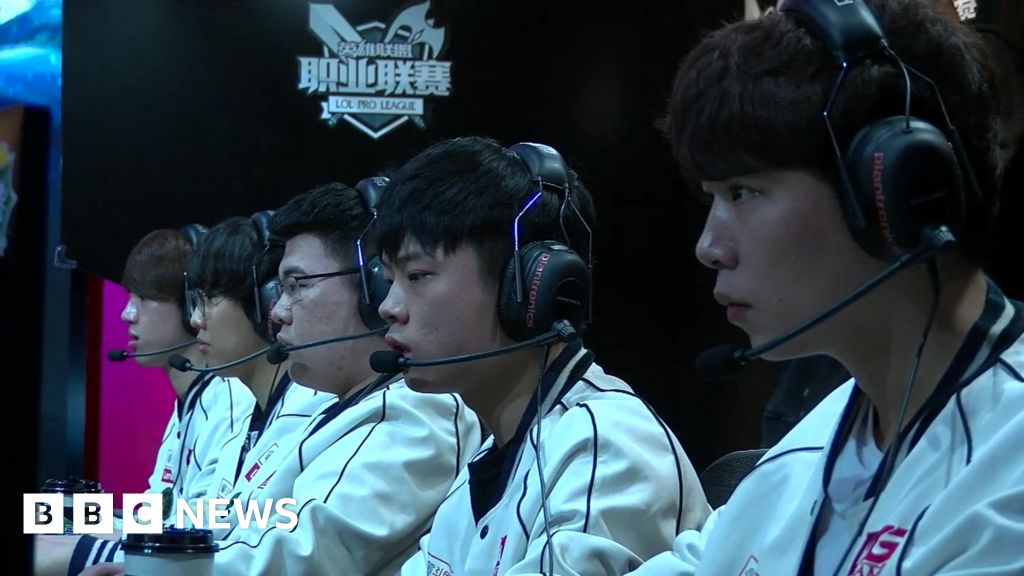 Chinese gamer: I play for 15 hours a day - BBC News