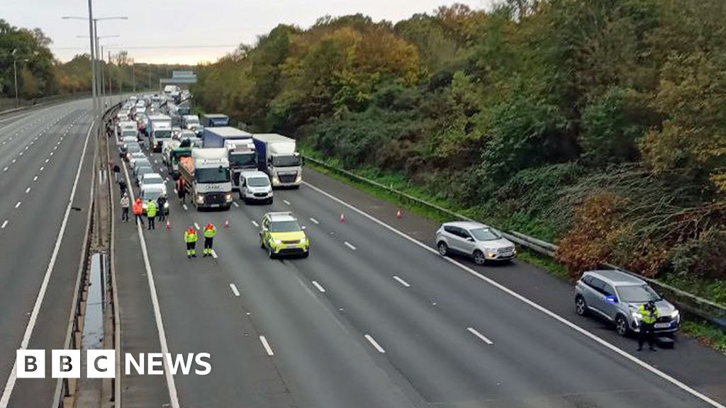 M25 disruption: Arrests over fourth day of Just Stop Oil protests - BBC ...