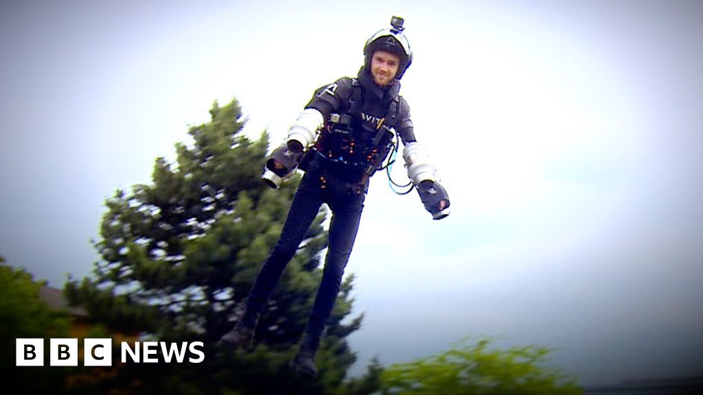 'I feel like a Marvel superhero' in jet suit - BBC News