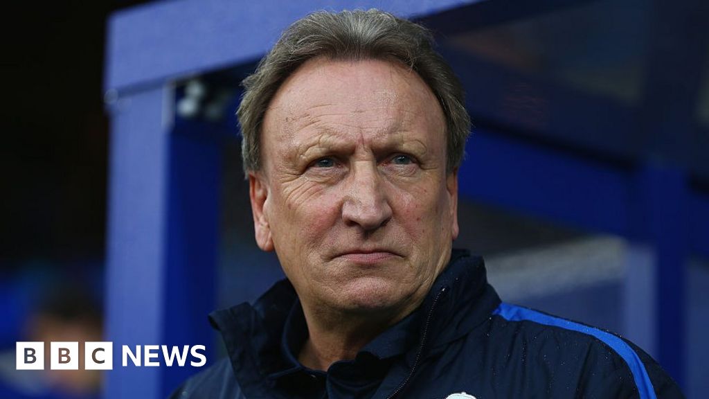 Warnock praises 'brave' Andy Woodward over sex abuse - BBC News