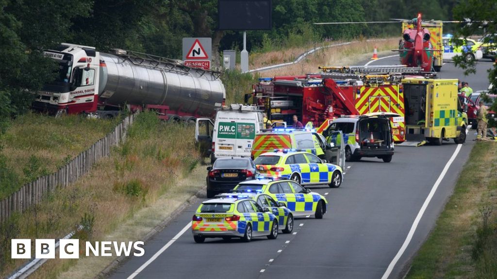 Two airlifted to hospital after lorry crash on A470, Dolgellau - BBC News