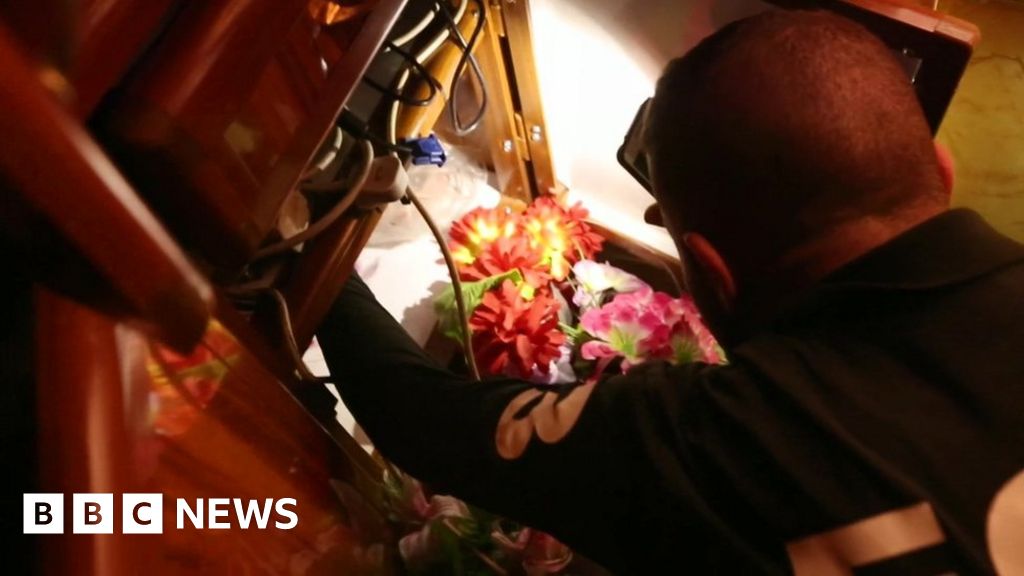 The Iraqi fighters gathering intelligence on IS - BBC News