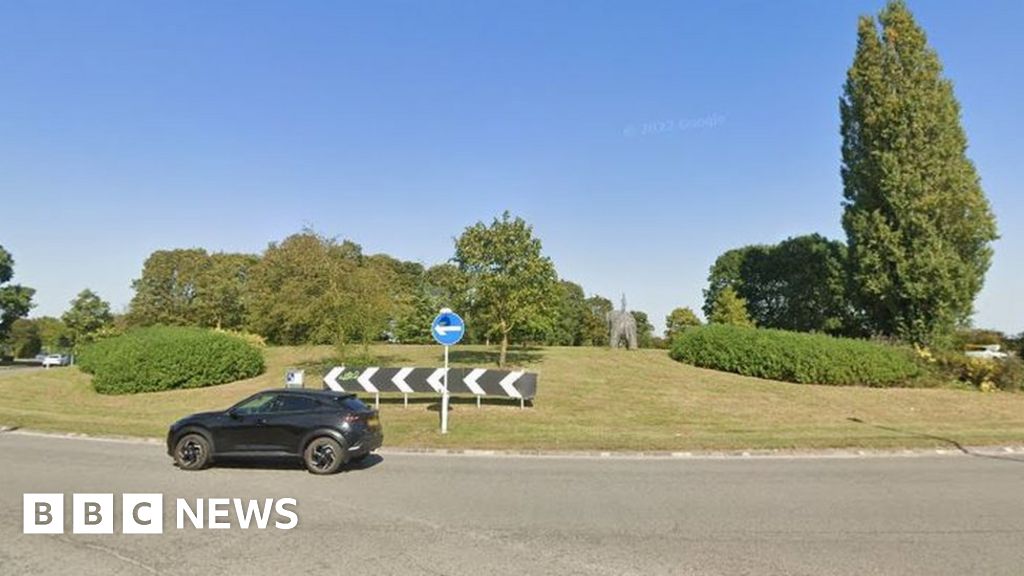 Kidlington Roundabout: Drivers face delays as revamp begins - BBC News