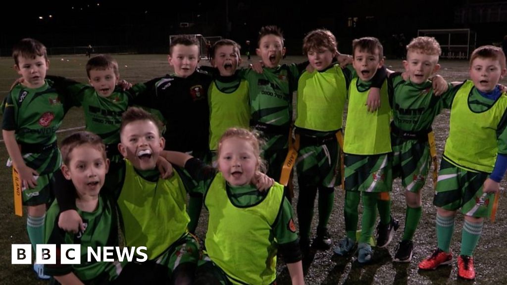 Six Nations rugby: Abertillery minis aiming for title - BBC News