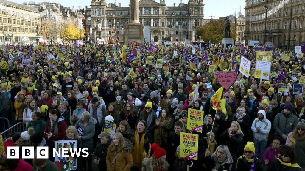 Ballot on strike action by teachers moves a step closer - BBC News