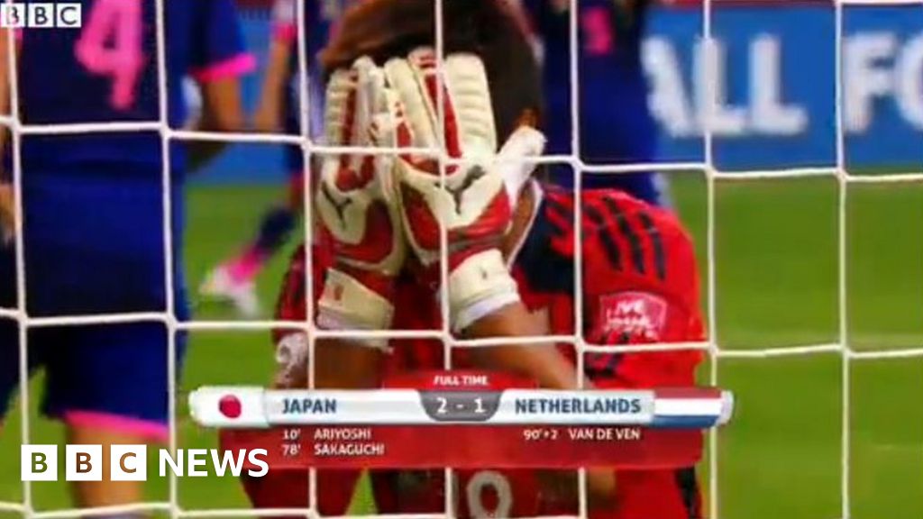Japan goalie lets in a howler at World Cup - BBC News