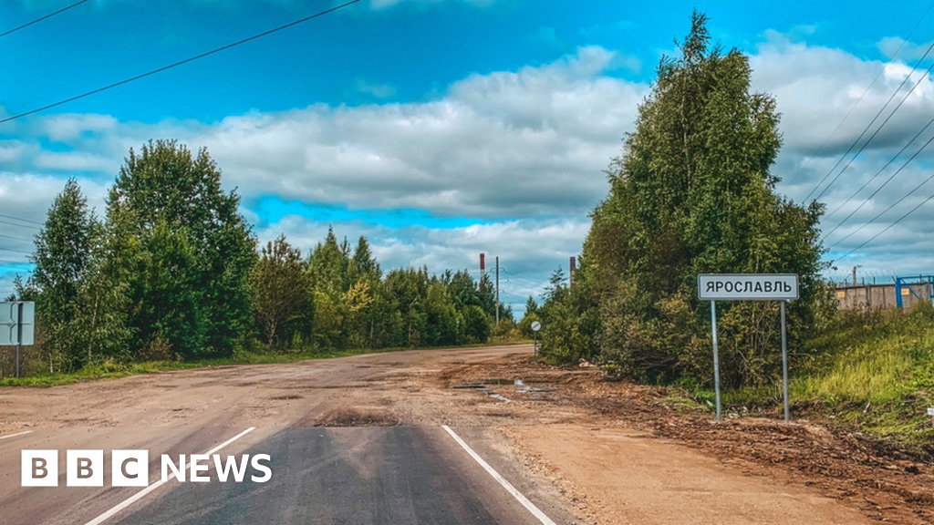 Unfinished road in Russia is 'drive through hell' - BBC News