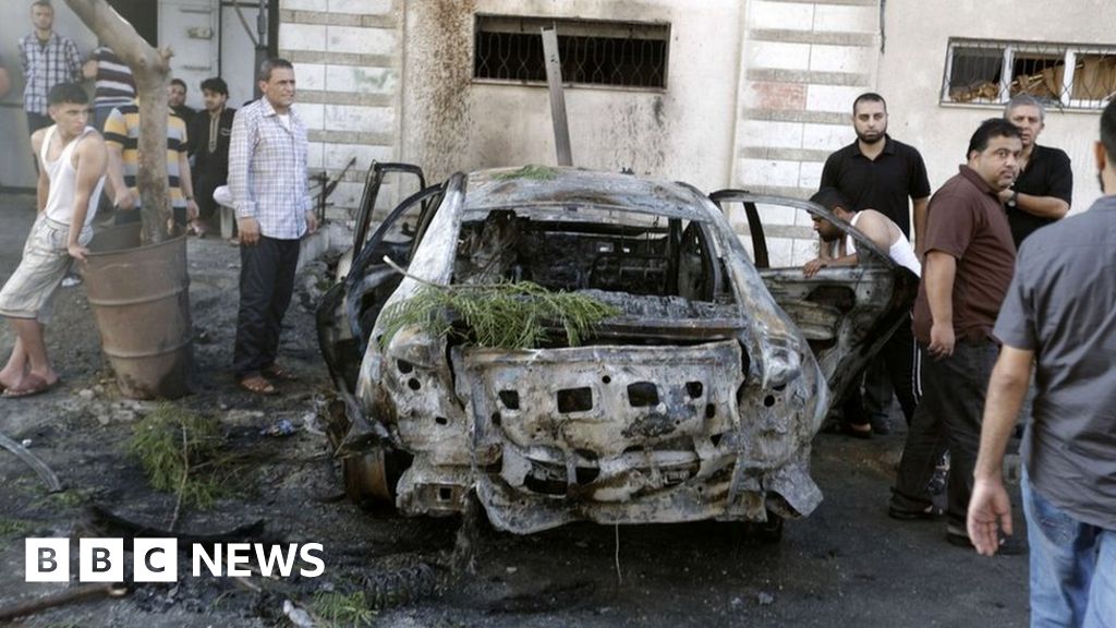 Gaza explosions target officials' cars - BBC News