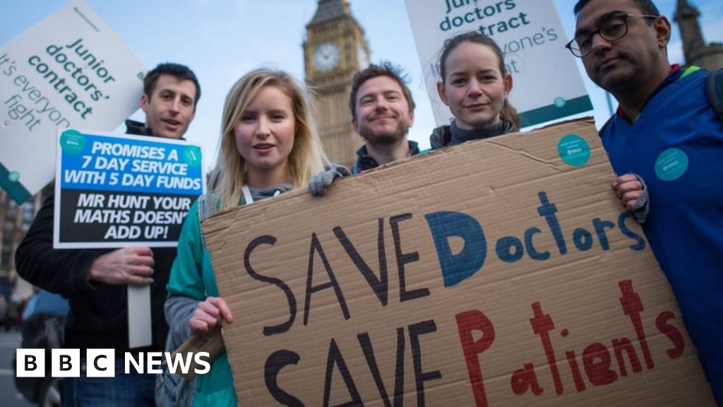 Junior doctors call off next week's strike - BBC News
