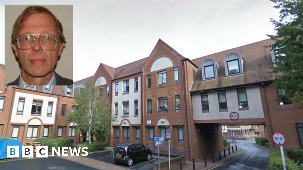 Solihull councillor in anti-Muslim tweet probe - BBC News