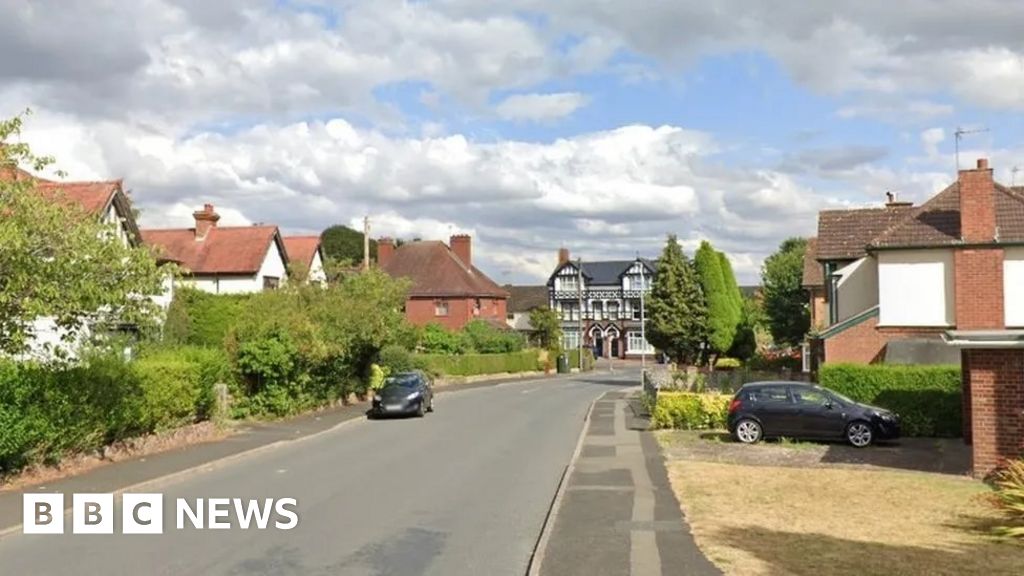 Man, 81, in custody after death of 80-year-old Droitwich woman - BBC News