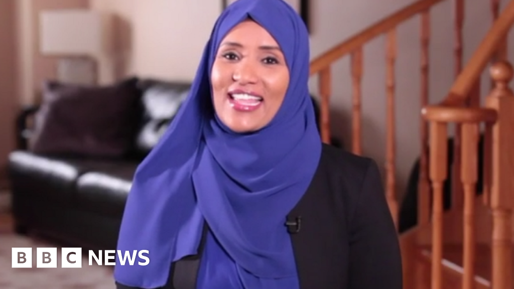 Kismayo attack: At least 26 dead as gunmen storm Somali hotel - BBC News