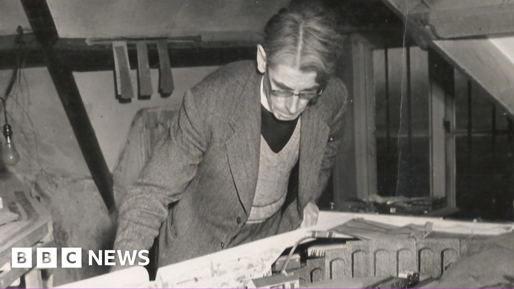 Thomas the Tank Engine author was 'powerful presence' - BBC News