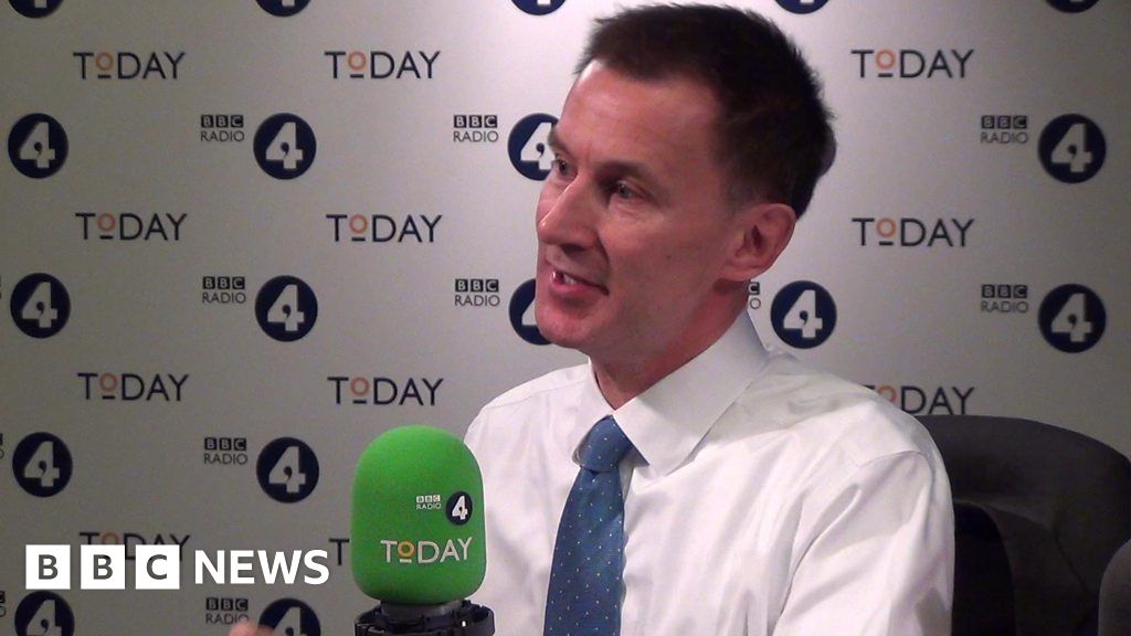 Jeremy Hunt says doctors must talk openly about mistakes - BBC News