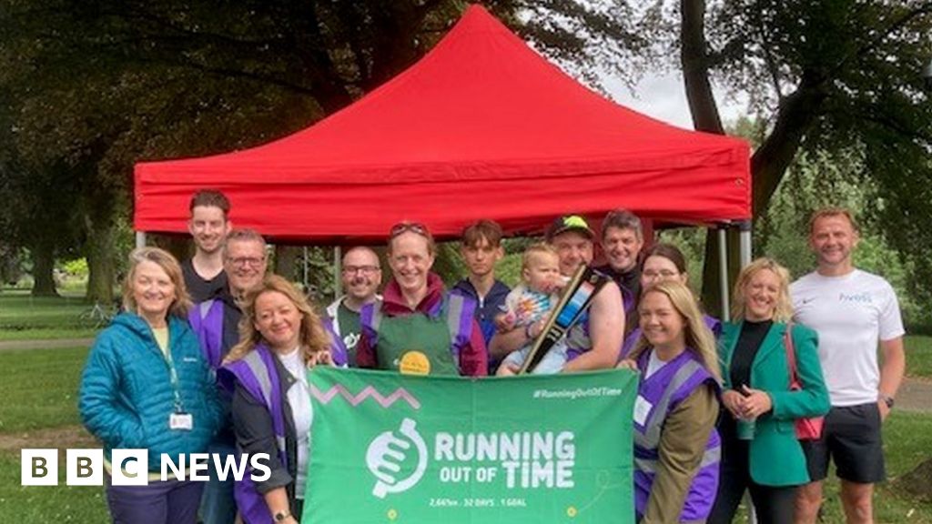 Running out of Time relay attracts more than 200 in Hereford - BBC News