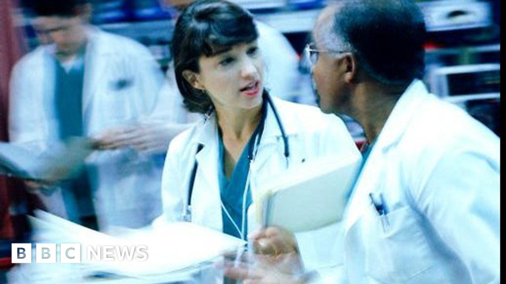 Do women make better doctors? - BBC News