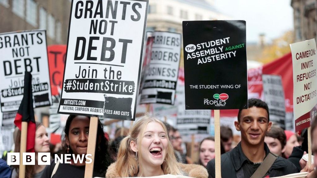 Cuts to grants are 'slamming the door' on poor students - BBC News