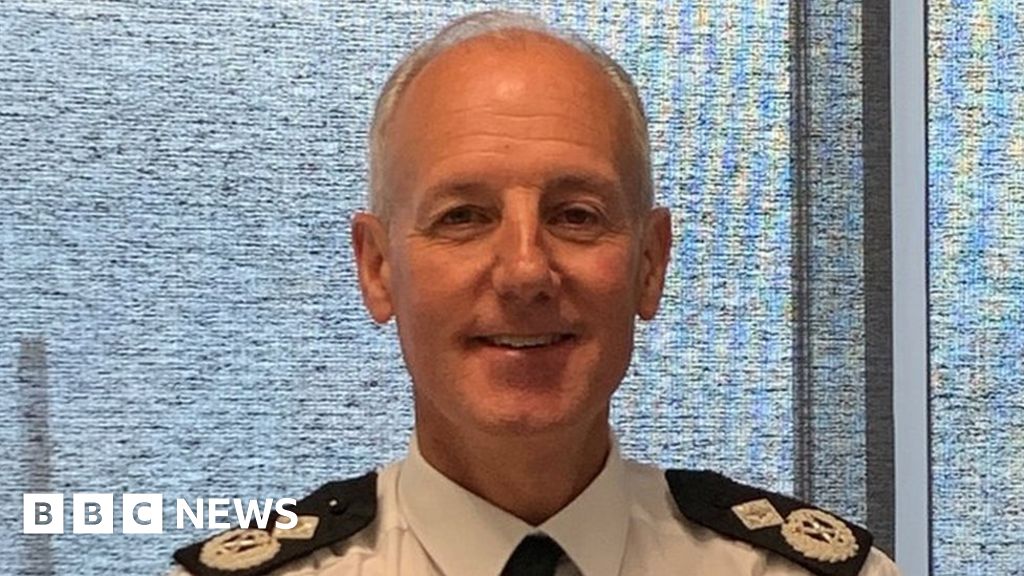 States of Jersey Police deputy chief officer retires - BBC News