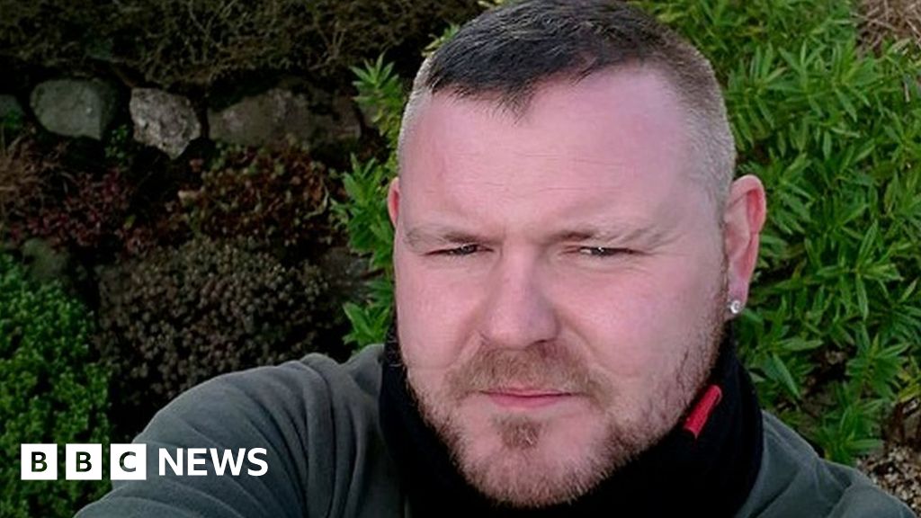 David Munroe admits attempted murder of ex-girlfriend - BBC News