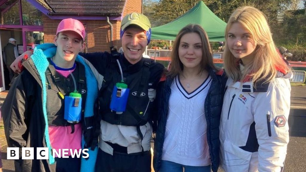 Devizes to Westminster non-stop canoe race celebrates 75th anniversary ...