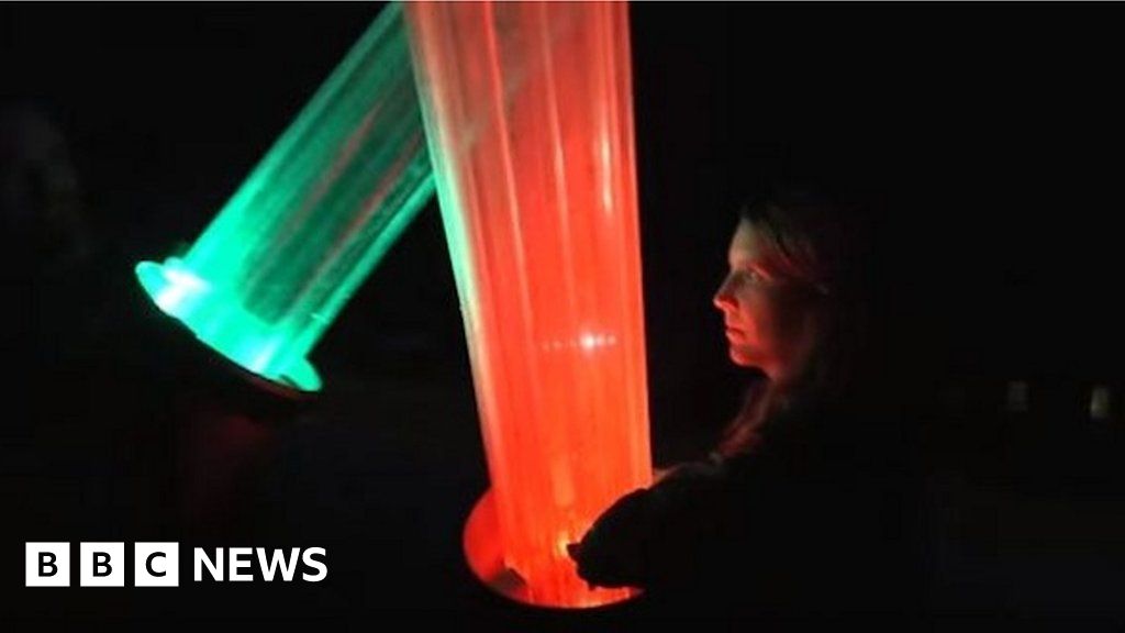 Star Wars fan creates giant lightsaber - BBC News