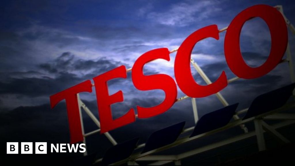 Tesco reports large drop in profits for first half 2015 - BBC News