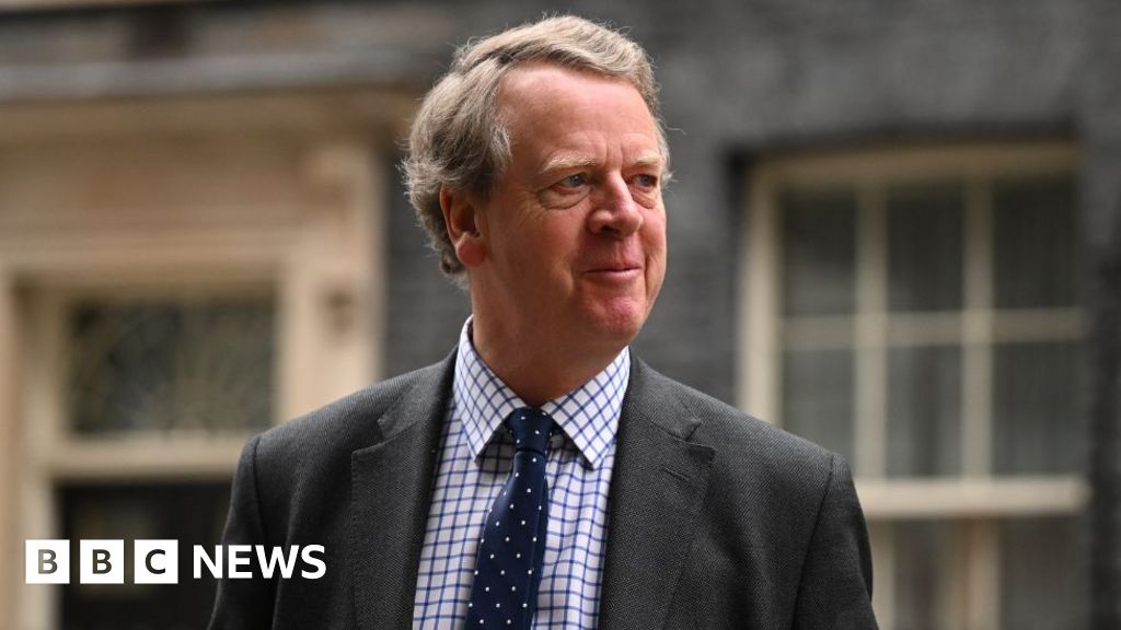 UK government to seek gender case legal expenses from Scots ministers - BBC News