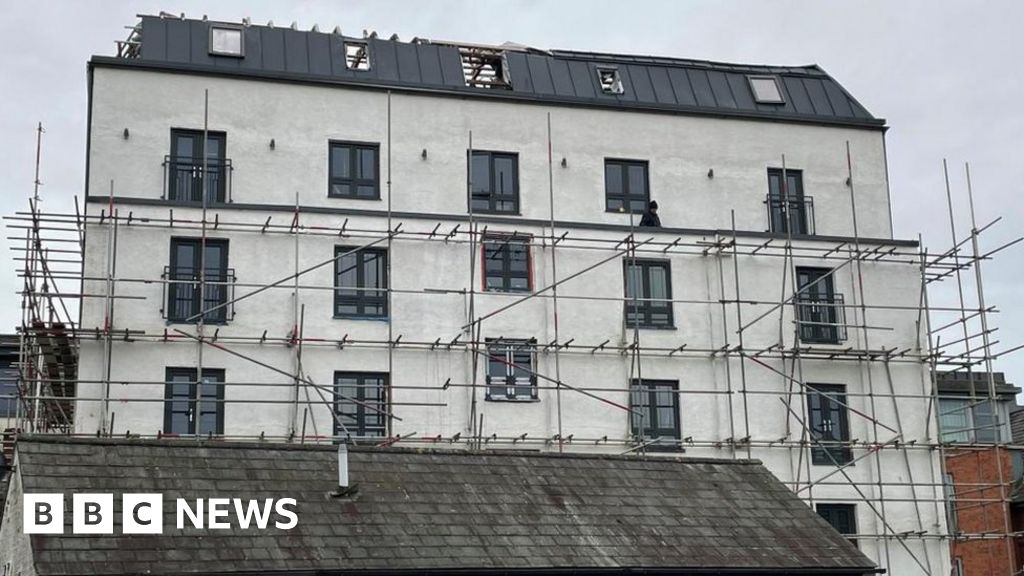 Judge orders demolition of six-storey Kettering building - BBC News