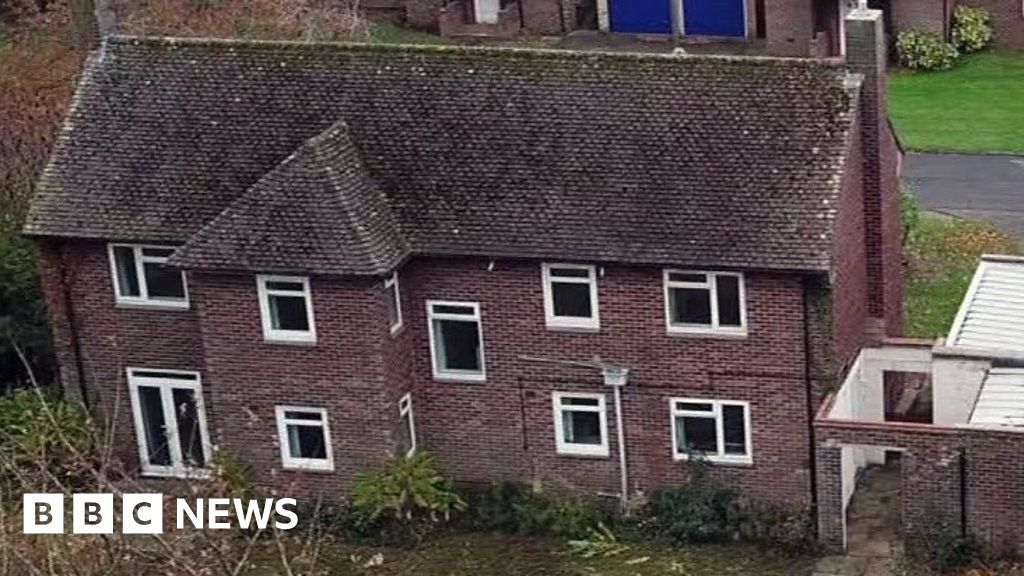 Empty houses: MOD homes standing empty across UK - BBC News
