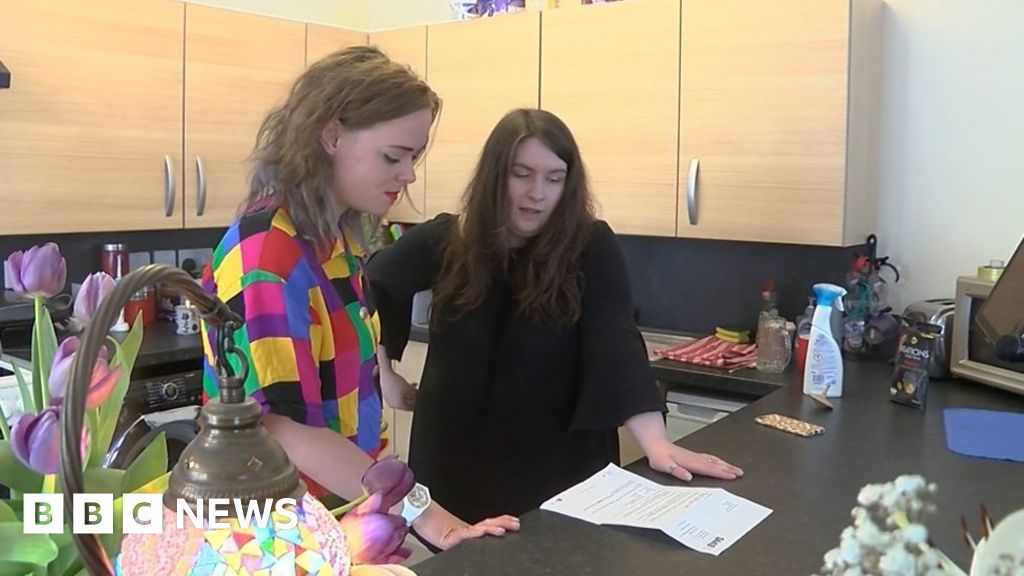 'Unfair' penalties for students leaving education - BBC News