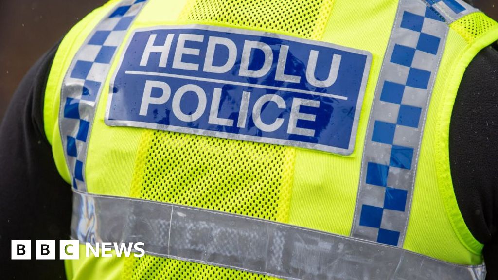 Beddau: Cyclist attacked by two men on bikes - BBC News