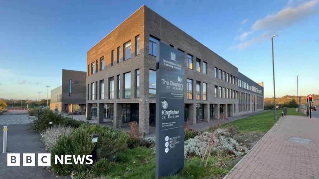 Ofsted report finds new Swindon school 'inadequate' - BBC News