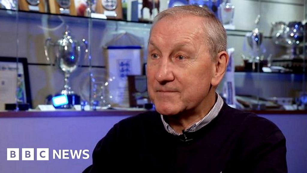 Terry Butcher: 'Qatar World Cup should have been stopped' - BBC News