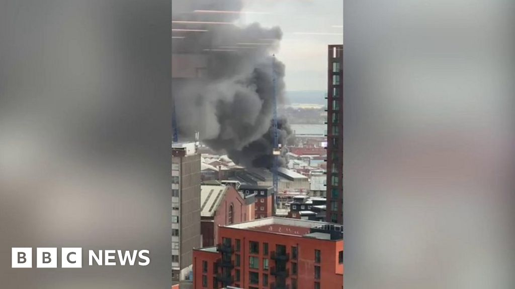 Crews tackle Birmingham city centre warehouse fire - BBC News