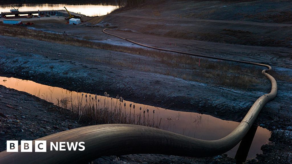 Canada’s 'dirty oil' climate change dilemma - BBC News