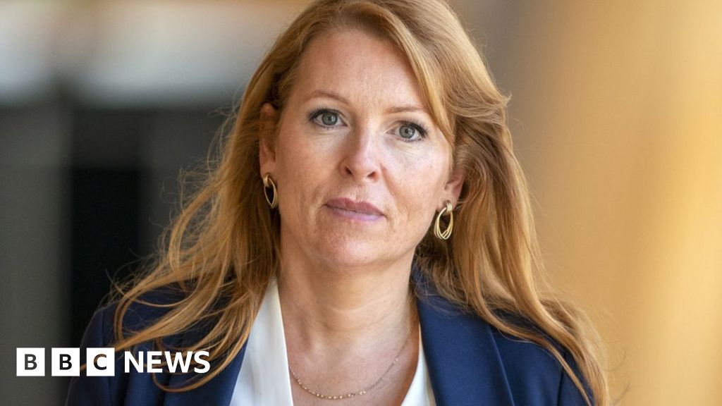 SNP councillor Chris Cullen defects to Alba in Ash Regan's wake - BBC News