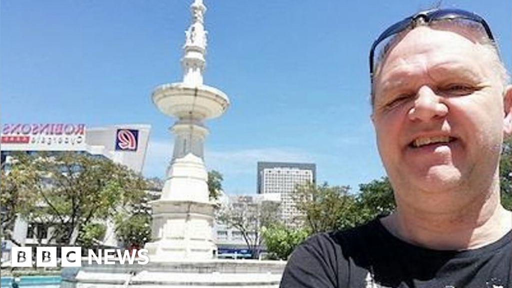 Mark Page: Ex-Radio 1 DJ's 12-year sentence increased - BBC News