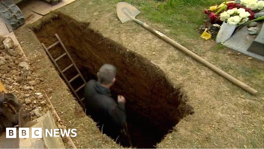 Coronavirus: ‘I’m digging graves for people who are still living’ - BBC ...