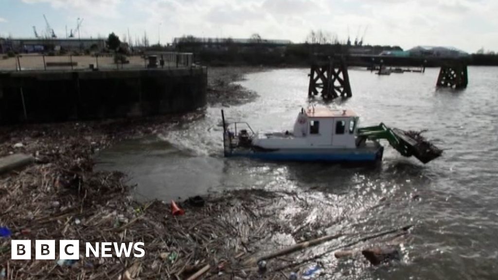 Storm Dennis: Cardiff Bay cleared of 200 tonnes of debris - BBC News