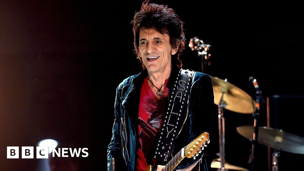 Ronnie Wood: From guitars to paintbrushes - BBC News