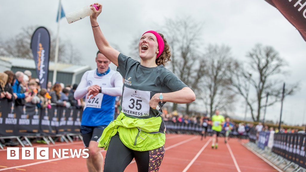 In pictures: Inverness Half Marathon - BBC News