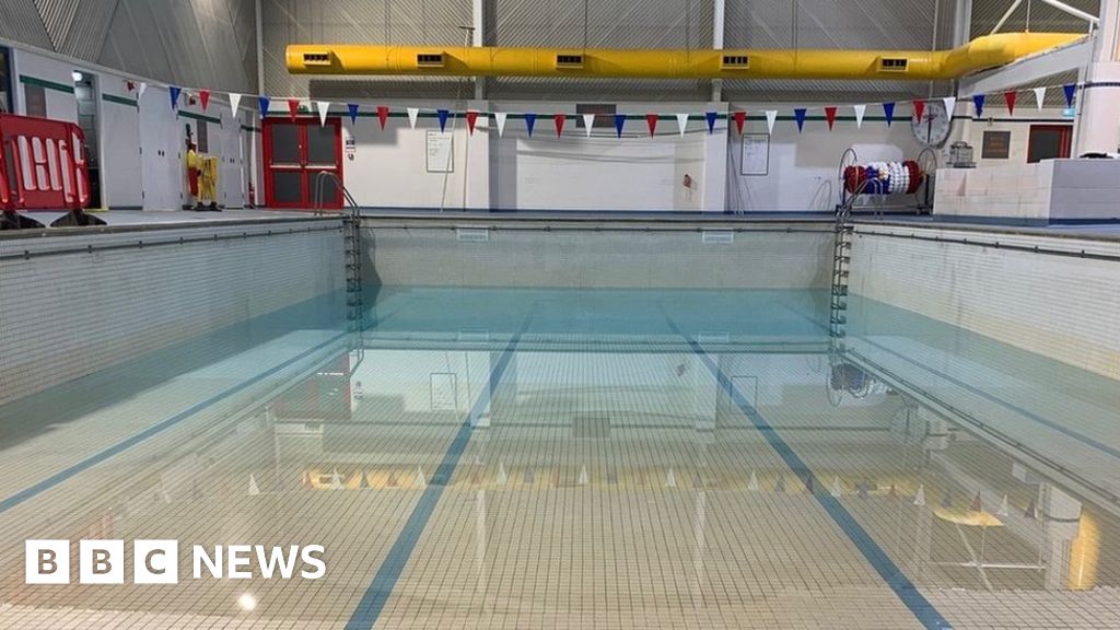 Council pulls £5.5m for Southwell leisure centre plans - BBC News