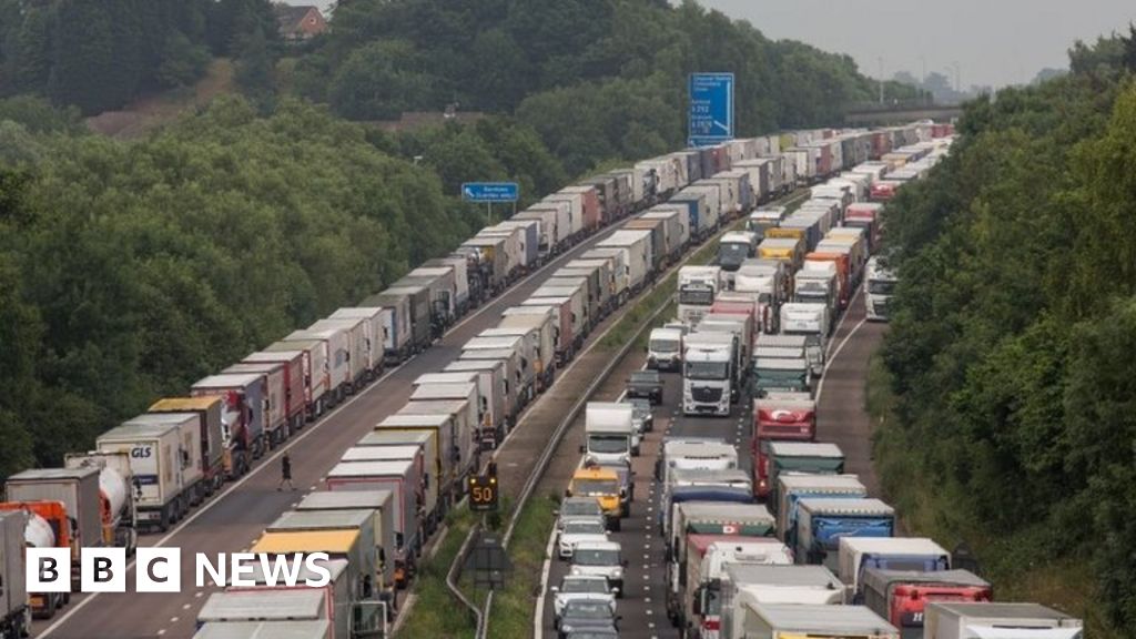 Operation Stack: 'Government will pay Kent costs' - BBC News