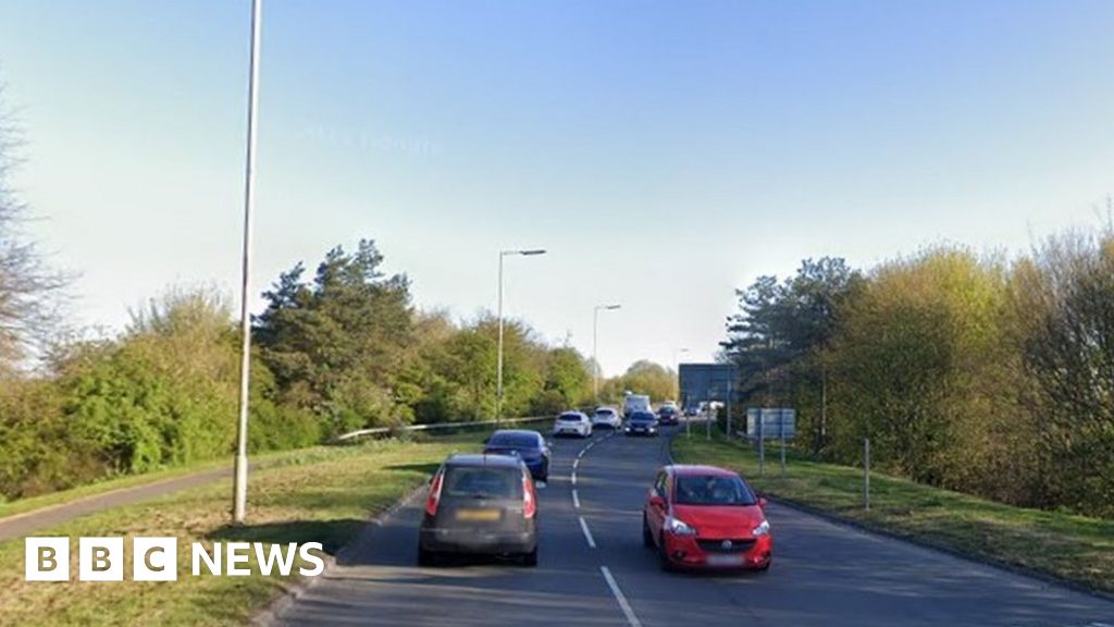 Driver 'deliberately' hit by car after Tamworth crash - BBC News