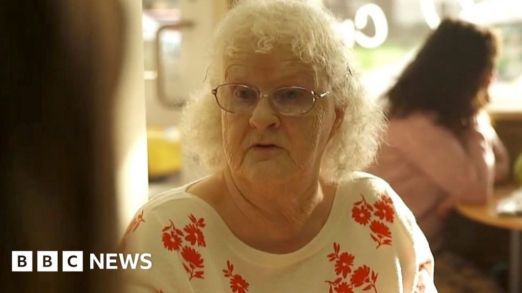 Redcar voters discuss the change they want for their town - BBC News