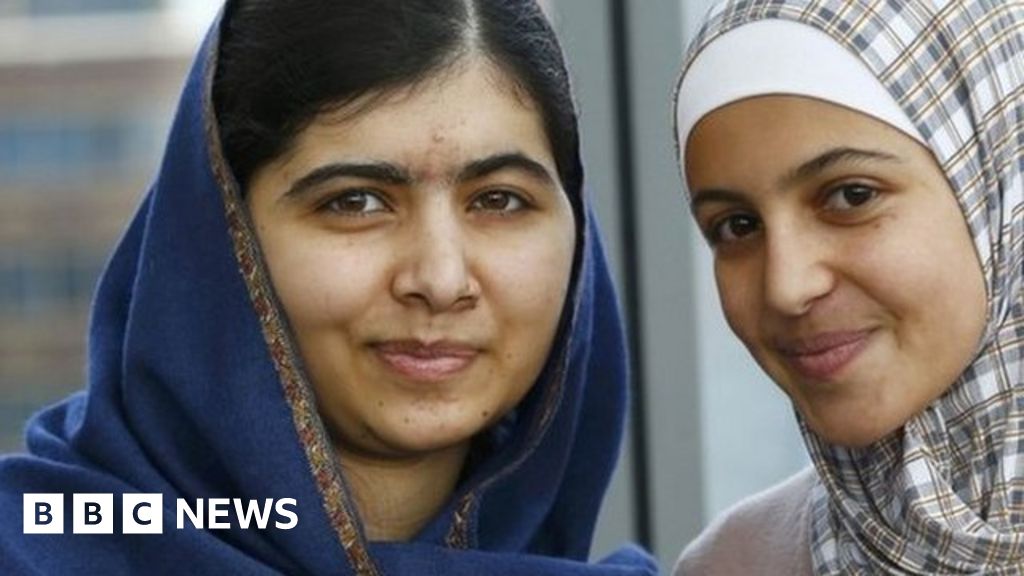 Malala and Muzoon reunited in the UK - BBC News